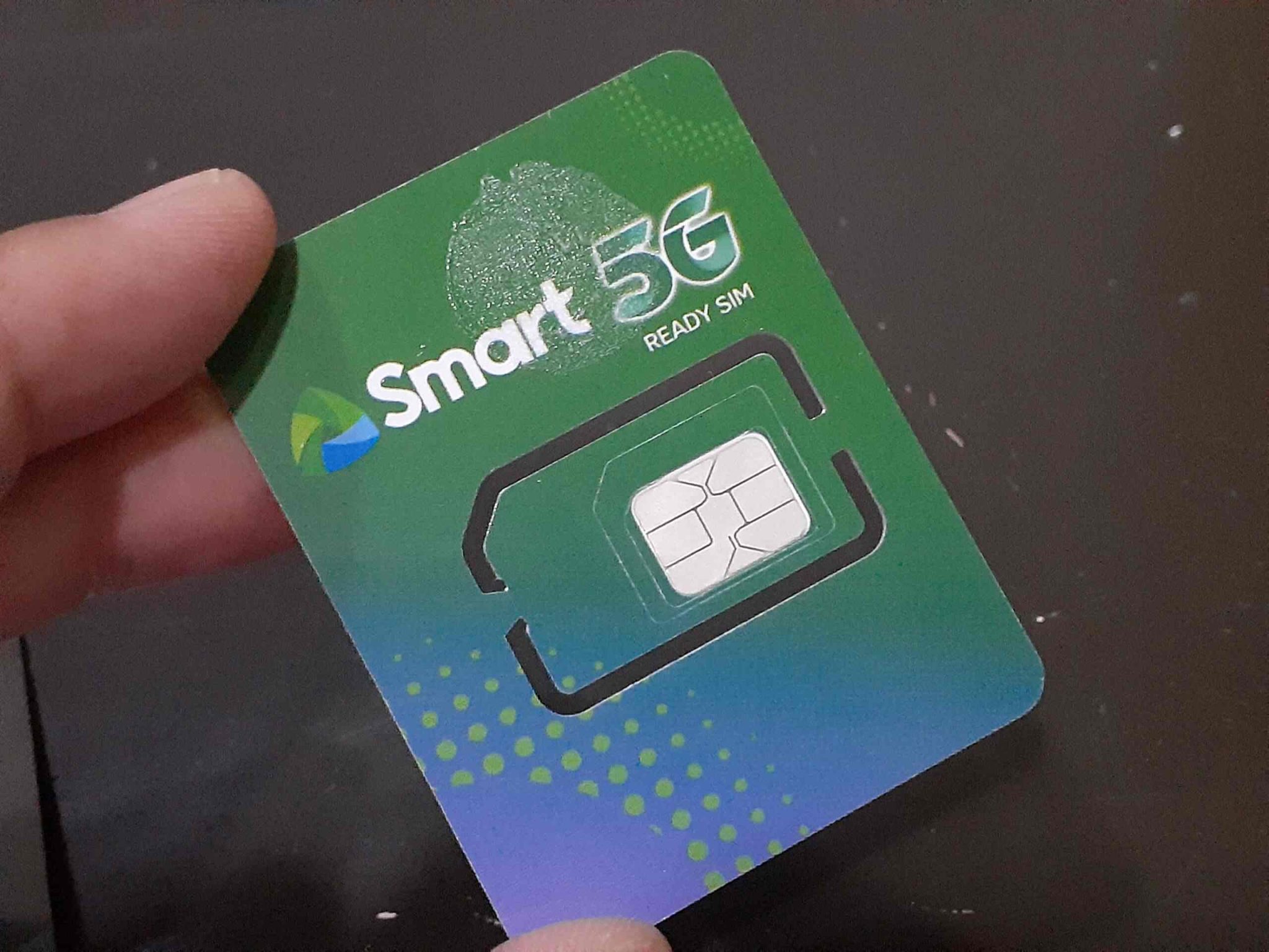 Getting a Smart SIM Card & eSIM: Guide for Tourists 2025